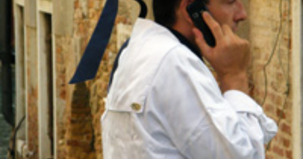 Budget Travel | What's The Best Way To Phone Home While Traveling?