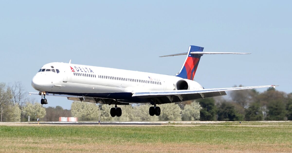 Budget Travel | Delta turns flight around because passengers refused…