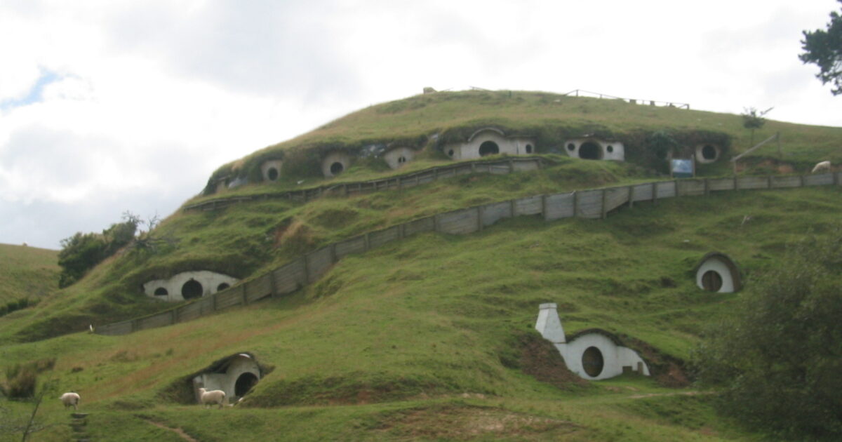 Budget Travel | The Hobbit’s Ultimate Guide to New Zealand