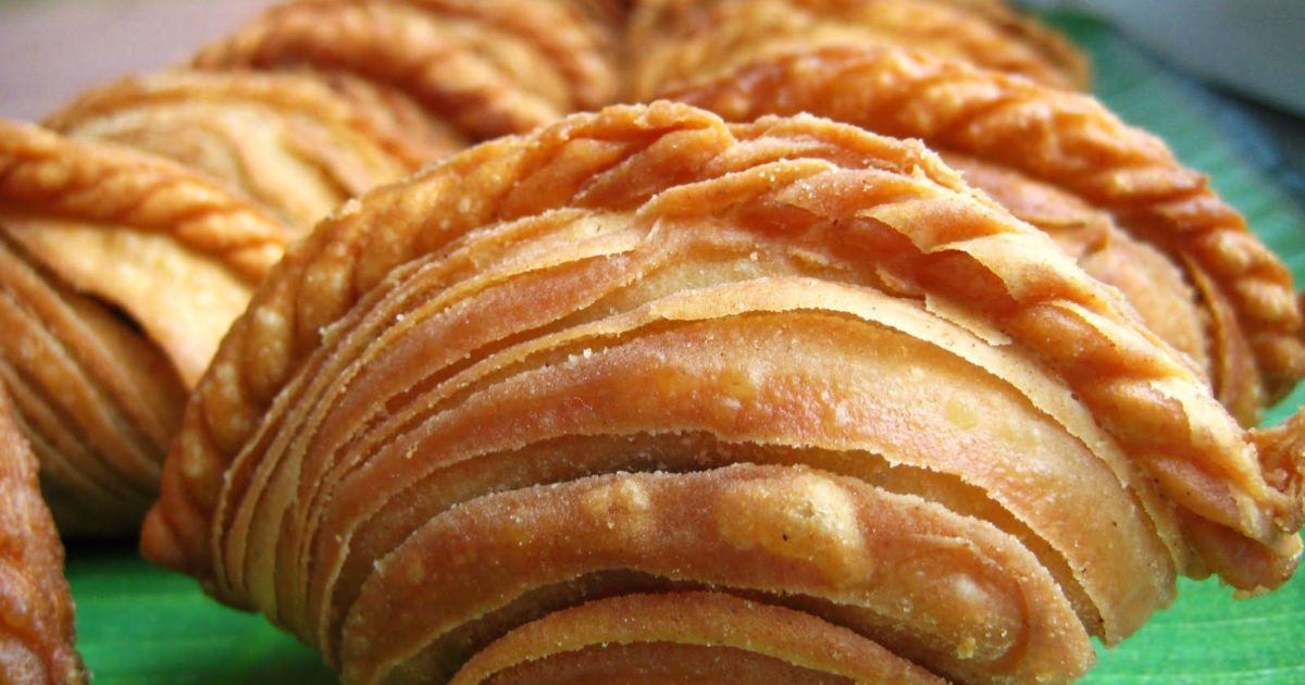 5 Snacks To Try In Singapore | Budget Travel